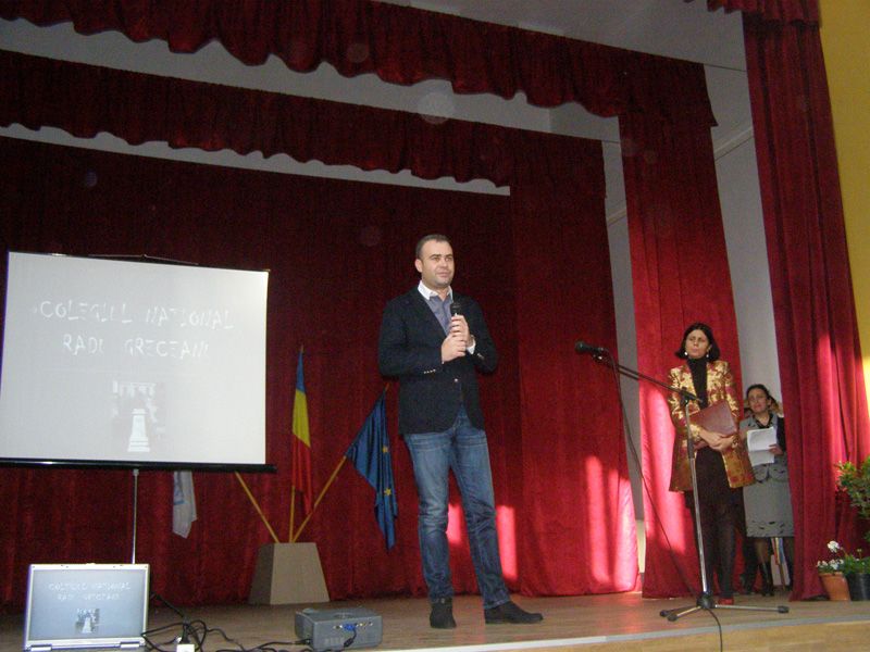 „Leregistul” Vâlcov a inaugurat amfiteatrul renovat al CN „Radu ...