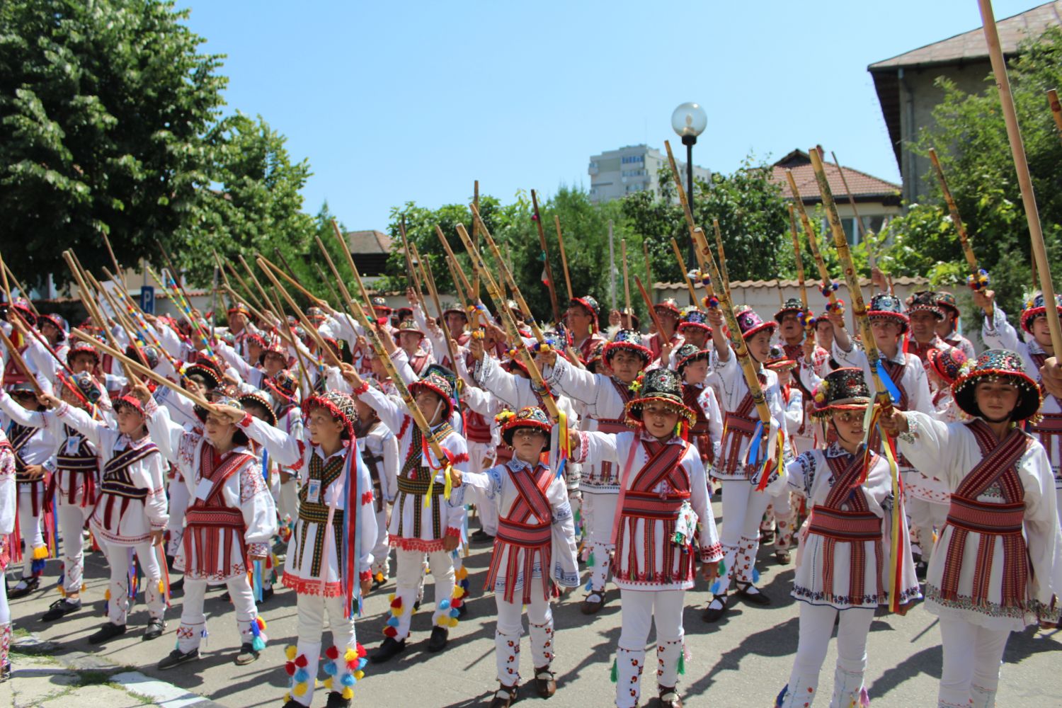 FOTO&VIDEO. „Căluşul Românesc“ a început, la Slatina. Dansatori şi ...