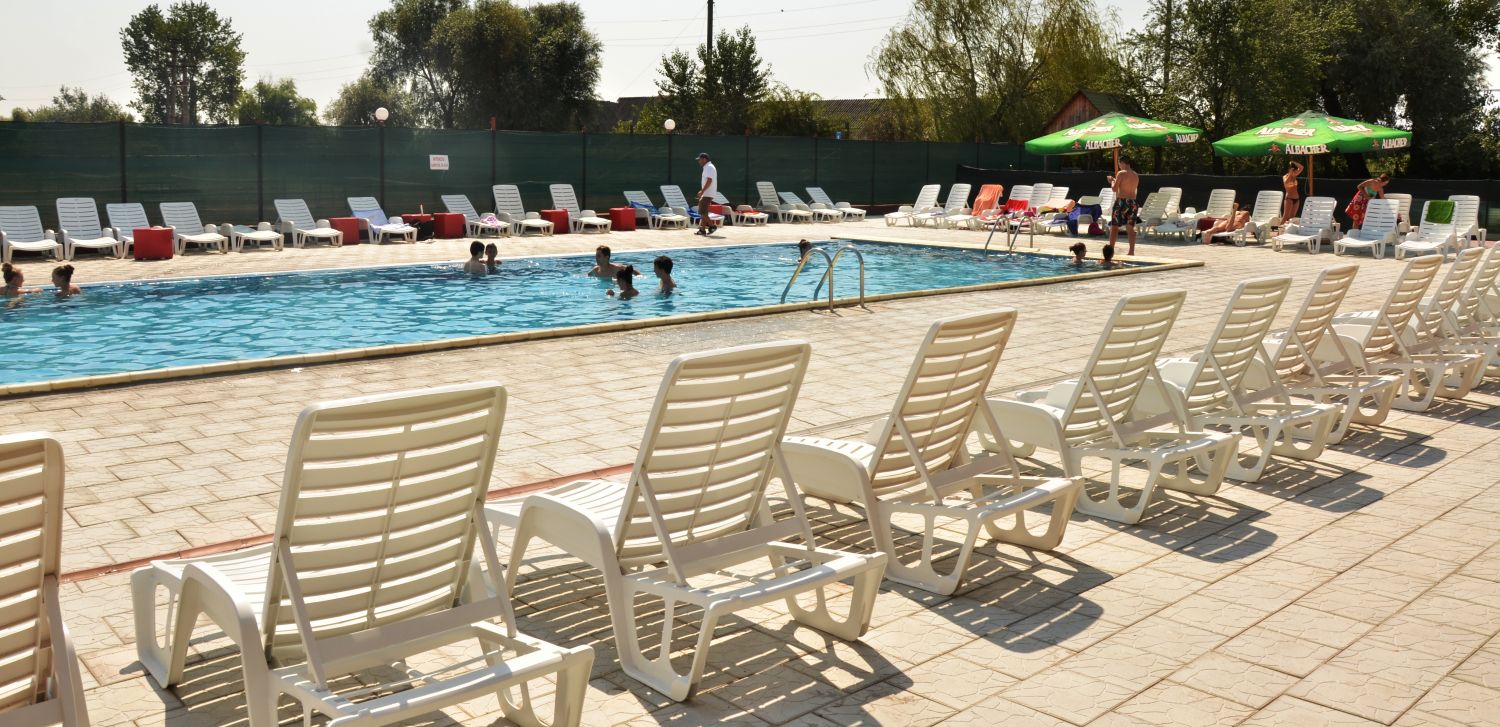 Peste zece piscine din judeţul Olt, autorizate de DSP Olt pentru acest ...