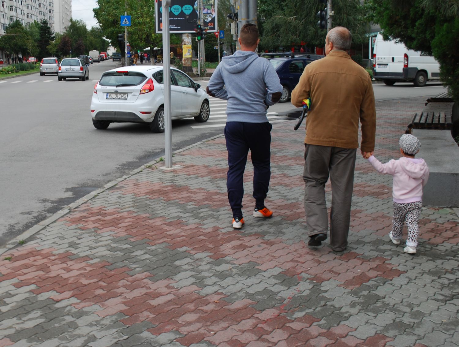 Gest de Ziua Îndrăgostiţilor. Copiii din căsuţele DGASPC Olt, inimi ...