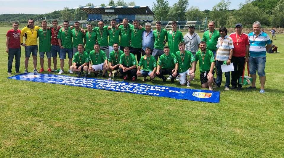 Campioana judeţului Olt, Vediţa Coloneşti, premiată de AJF Olt. Robert ...