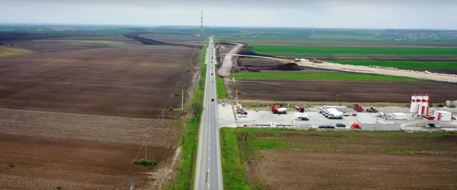 VIDEO: Drumul Naţional DN 65, relocat de constructorul Drumului Expres ...