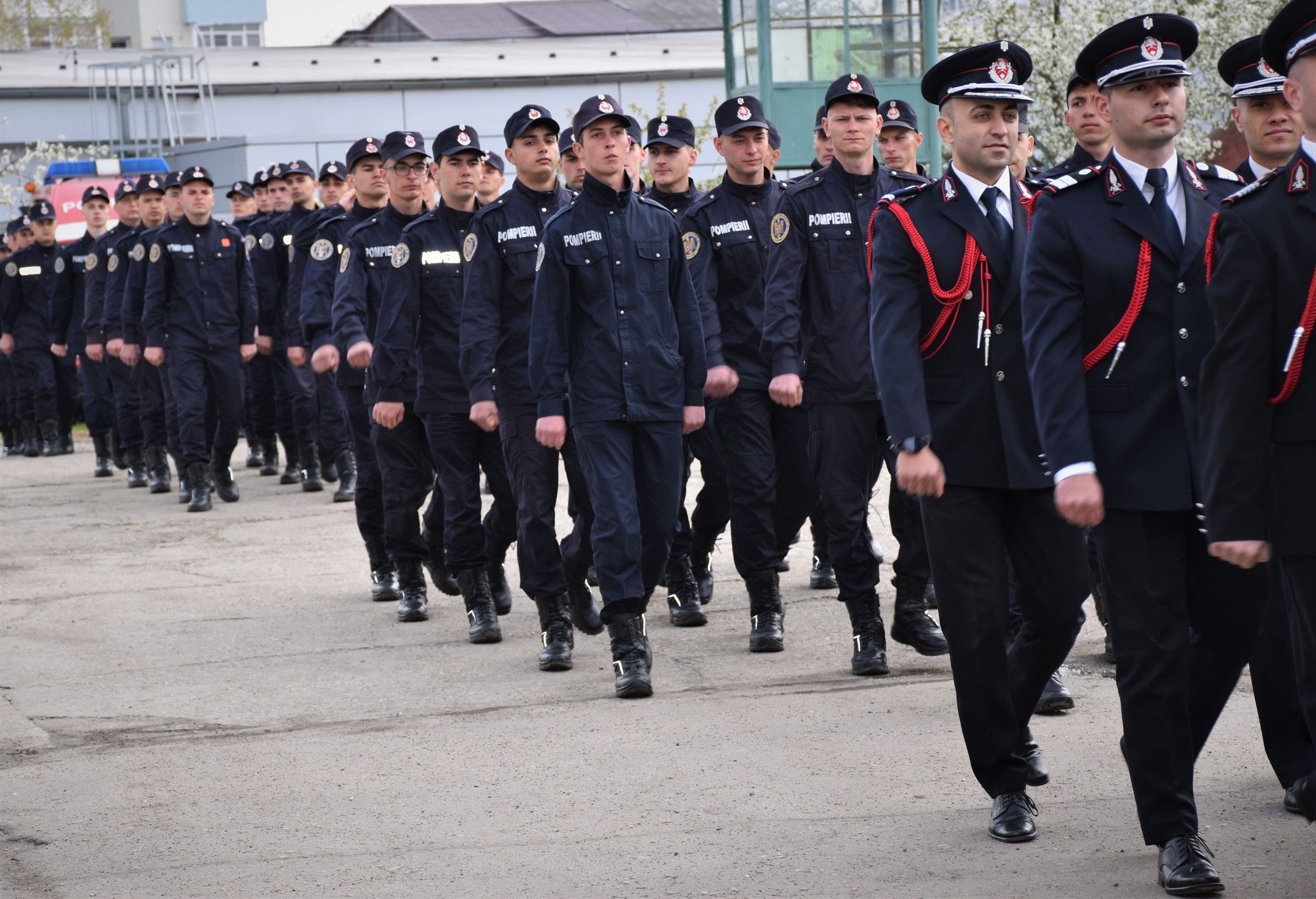 FOTO. 44 de soldaţi profesionişti-servanţi au depus jurământul militar ...