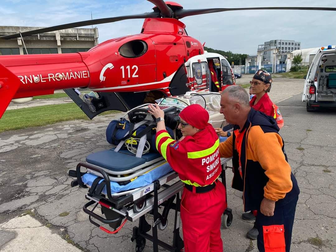 Bebeluş născut prematur, preluat de la Slatina de un elicopter SMURD ...