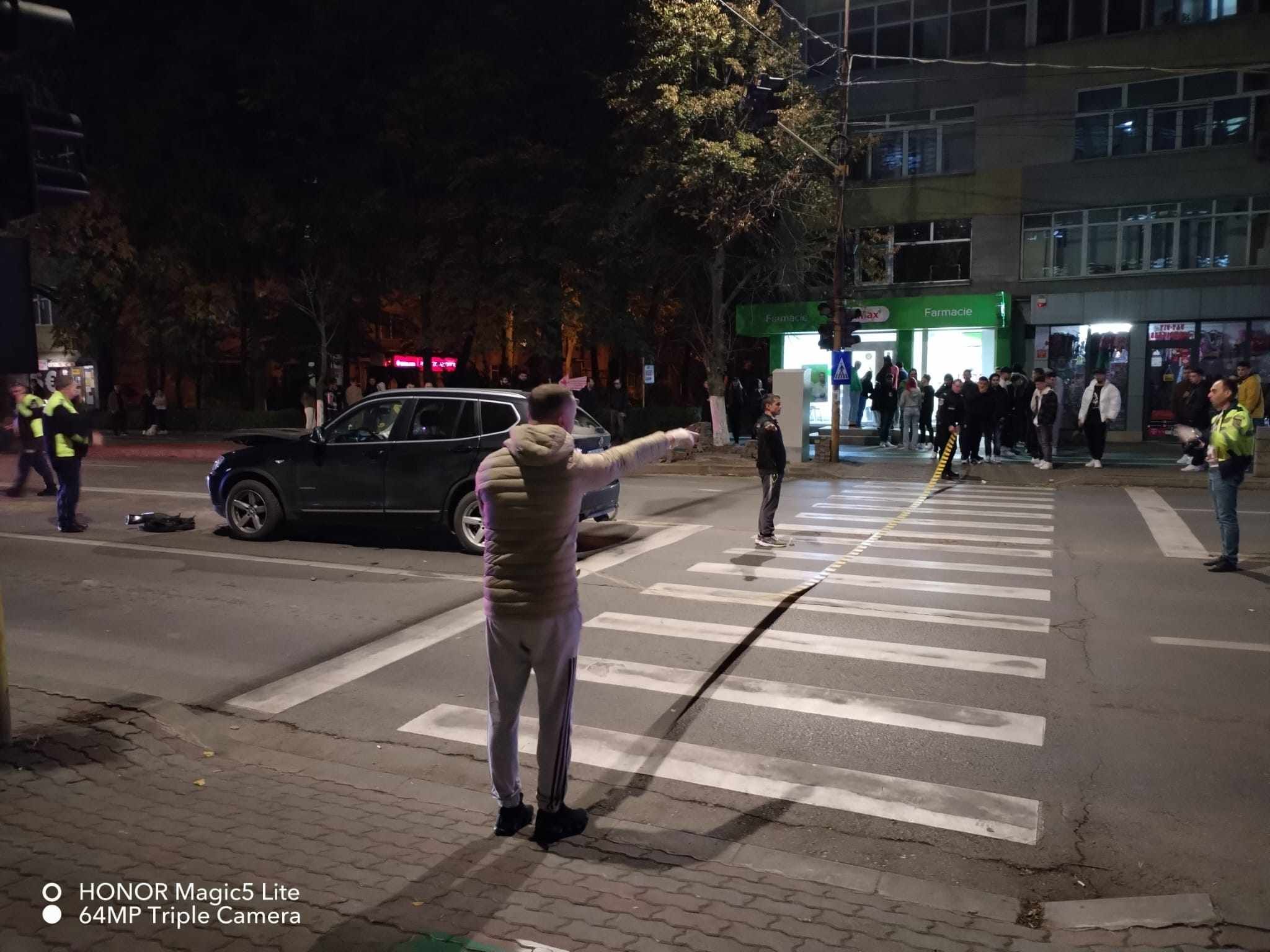 FOTO. Trei adolescente lovite de o maşină pe trecerea de pietoni de la ...
