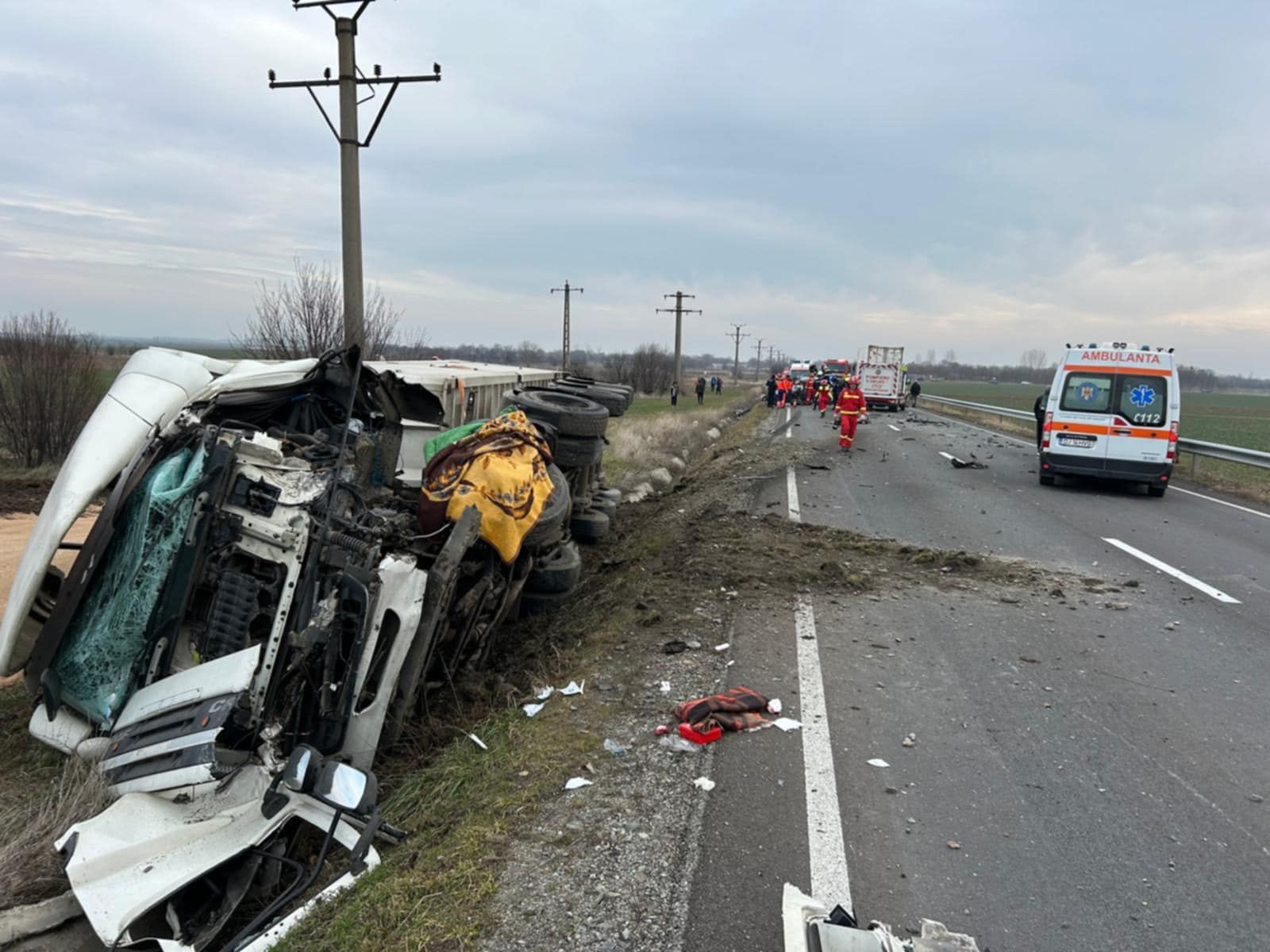 Trei persoane decedate, iar alte trei rănite, într-un grav accident în ...