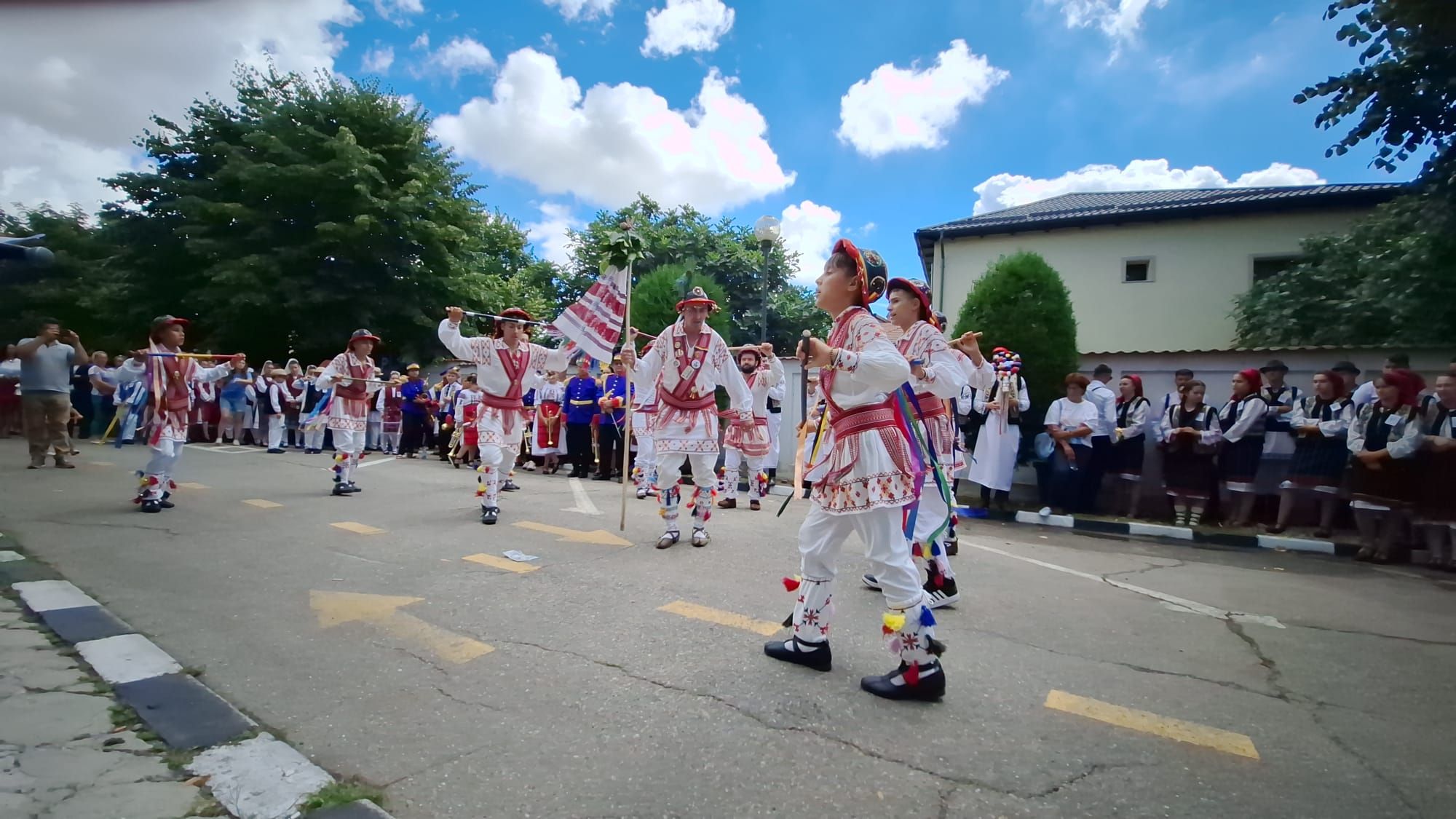 Festivalul „Călușul Românesc” adună mii de participanți la Slatina ...