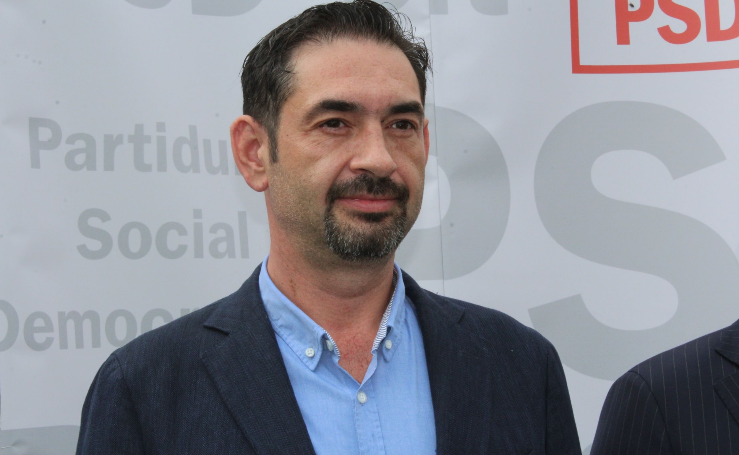 SONDAJ: Emil Moţ câştigă alegerile de duminică cu 57% din voturi ...