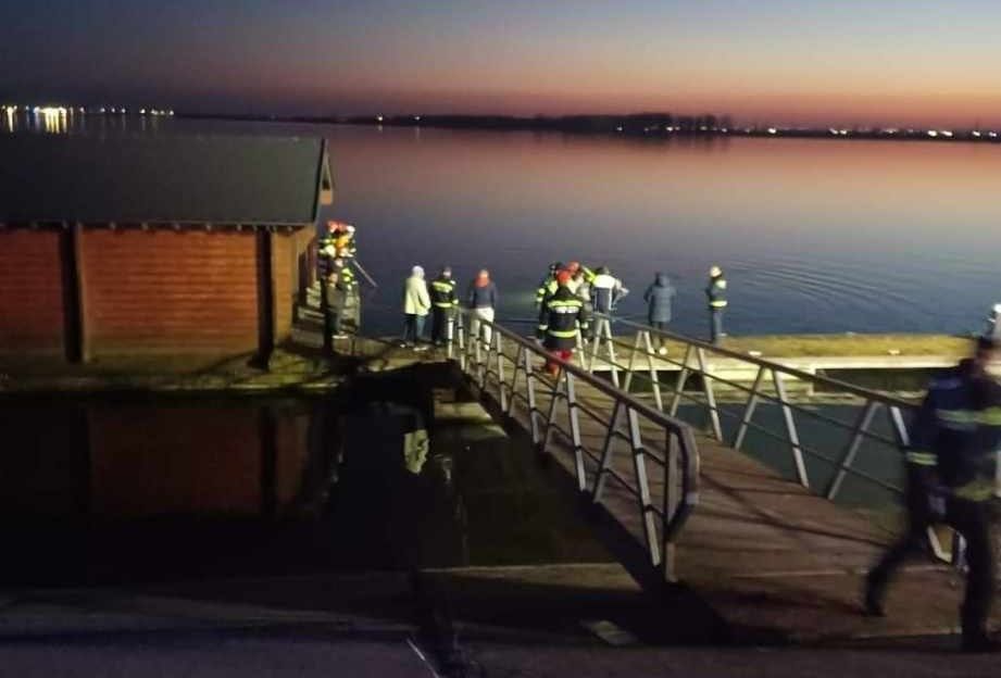 VIDEO. Un bărbat s-a aruncat în râul Olt. Se fac manevre de resuscitare ...