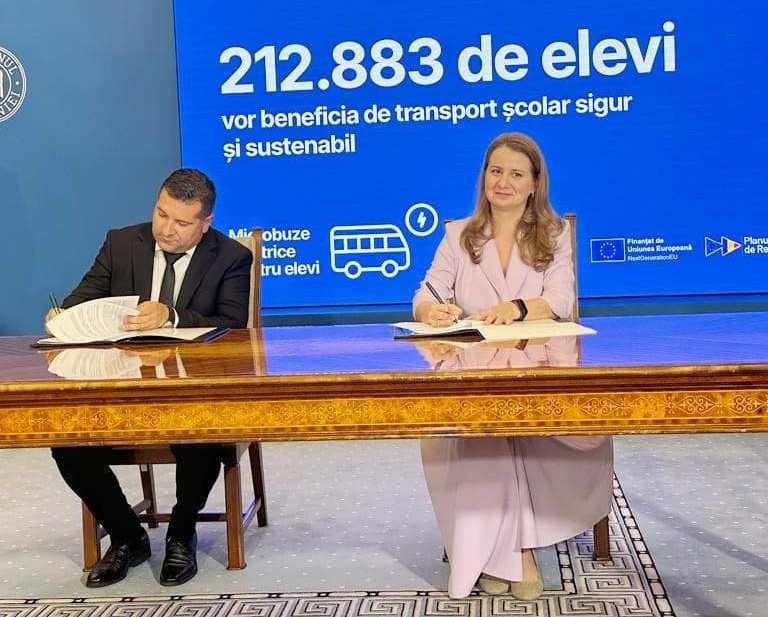 CJ Olt a semnat contractul de finanţare pentru microbuzele electrice ...