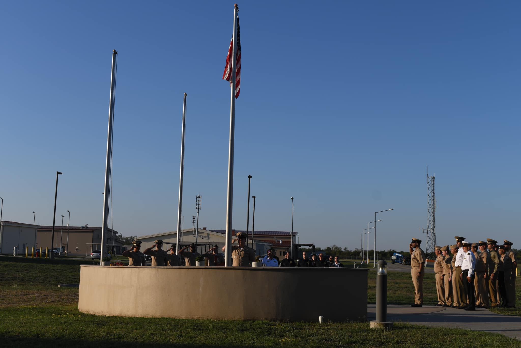 Victimele atentatelor de la 11 septembrie, comemorate la Baza NATO de ...