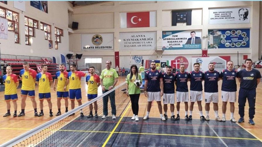 Componenţii echipei de fotbal tenis de la CSM Slatina au cucerit ...