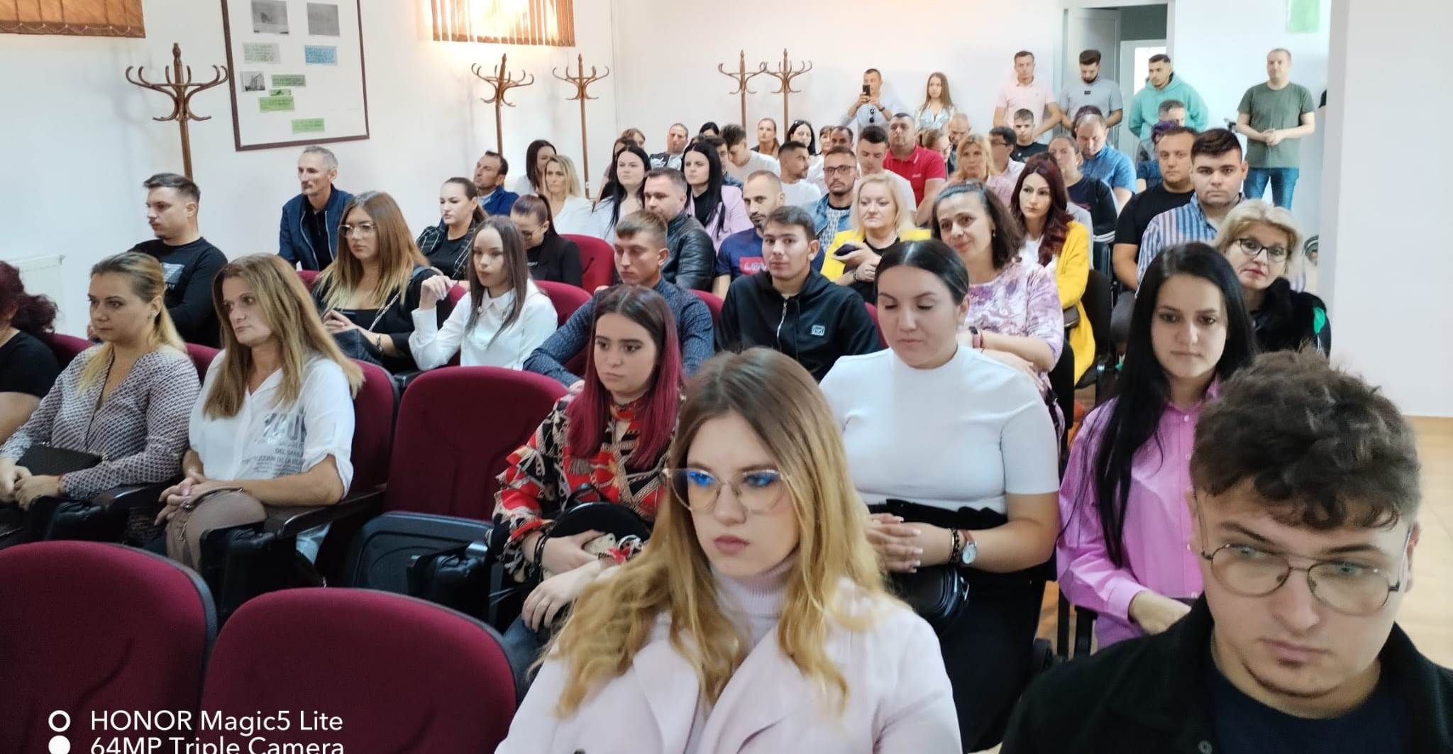 O nouă generaţie de studenţi la USAMV Slatina. Noul an universitar ...